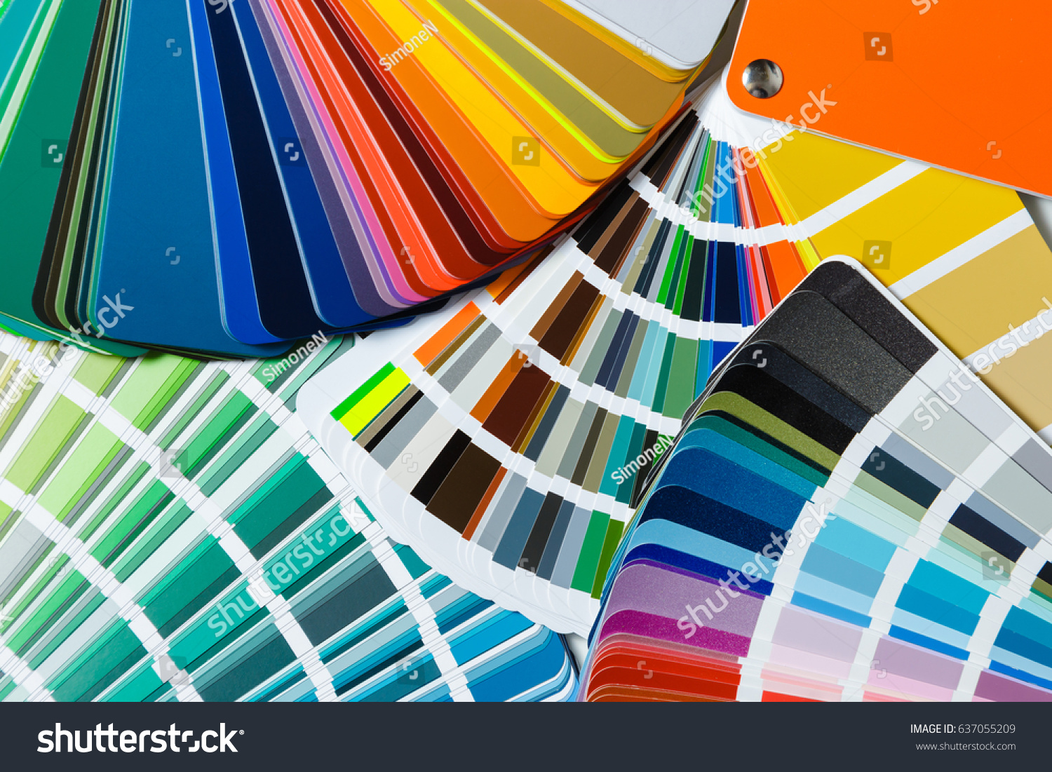 stock-photo-sample-colors-catalogue-for-painting-walls-637055209 | 株式会社中村住装